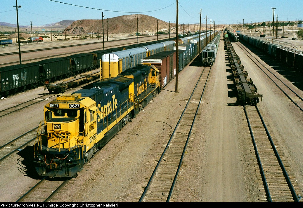 BNSF 8627 and BNSF 8702